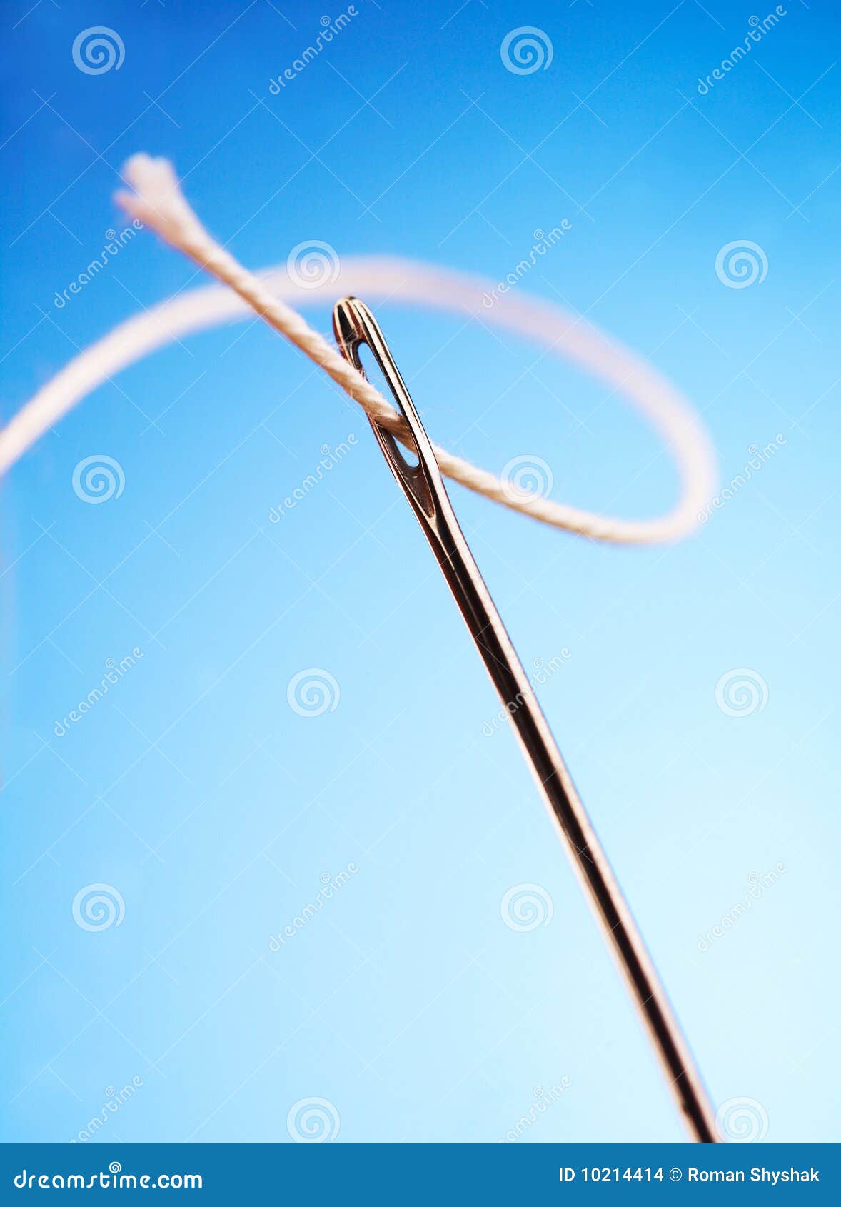 Nadel mit einem Gewinde stockfoto. Bild von stahl, ideen - 10214414