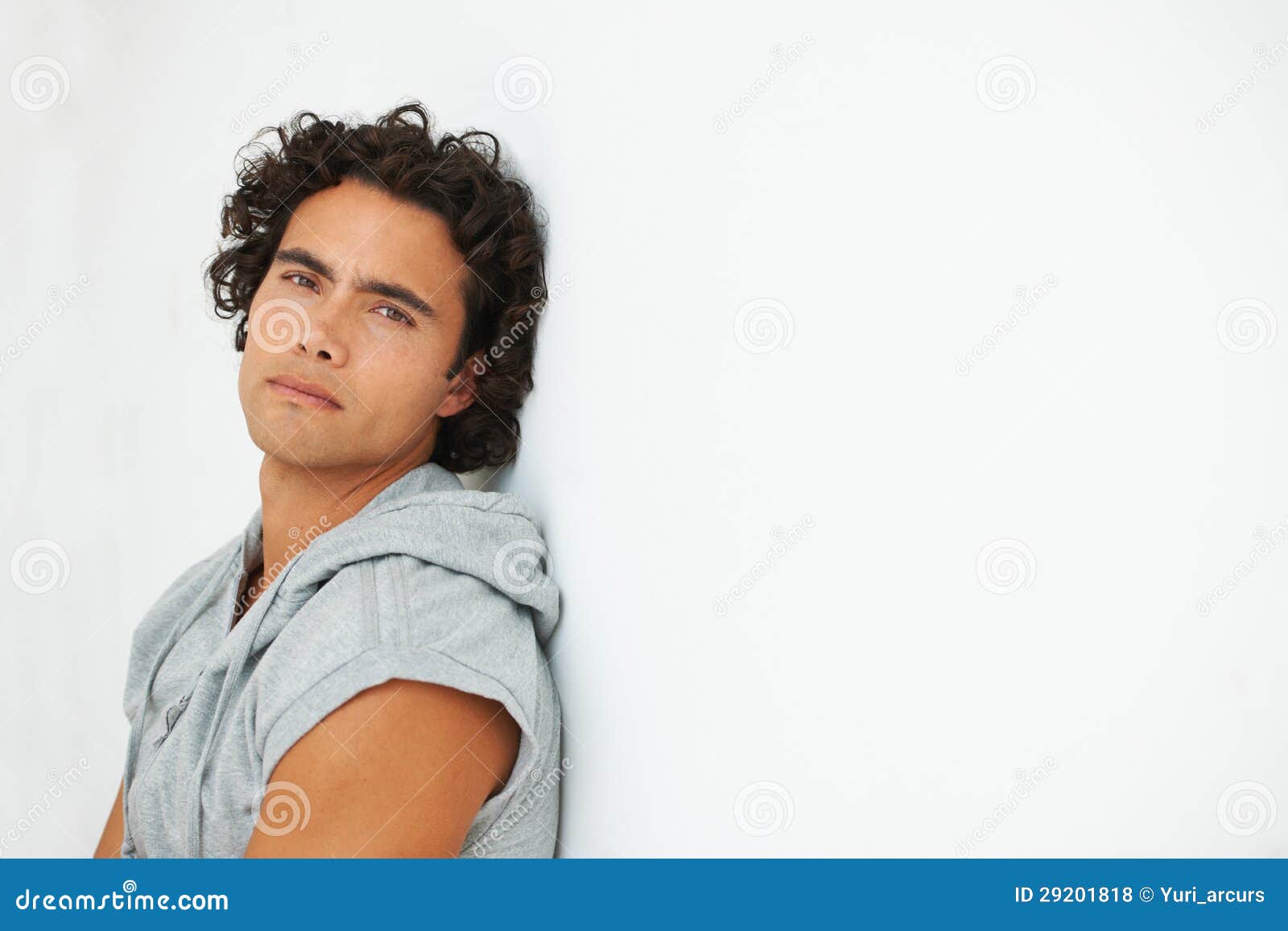 Nadenkend en ernstig stock foto. Image of persoon, portret - 29201818