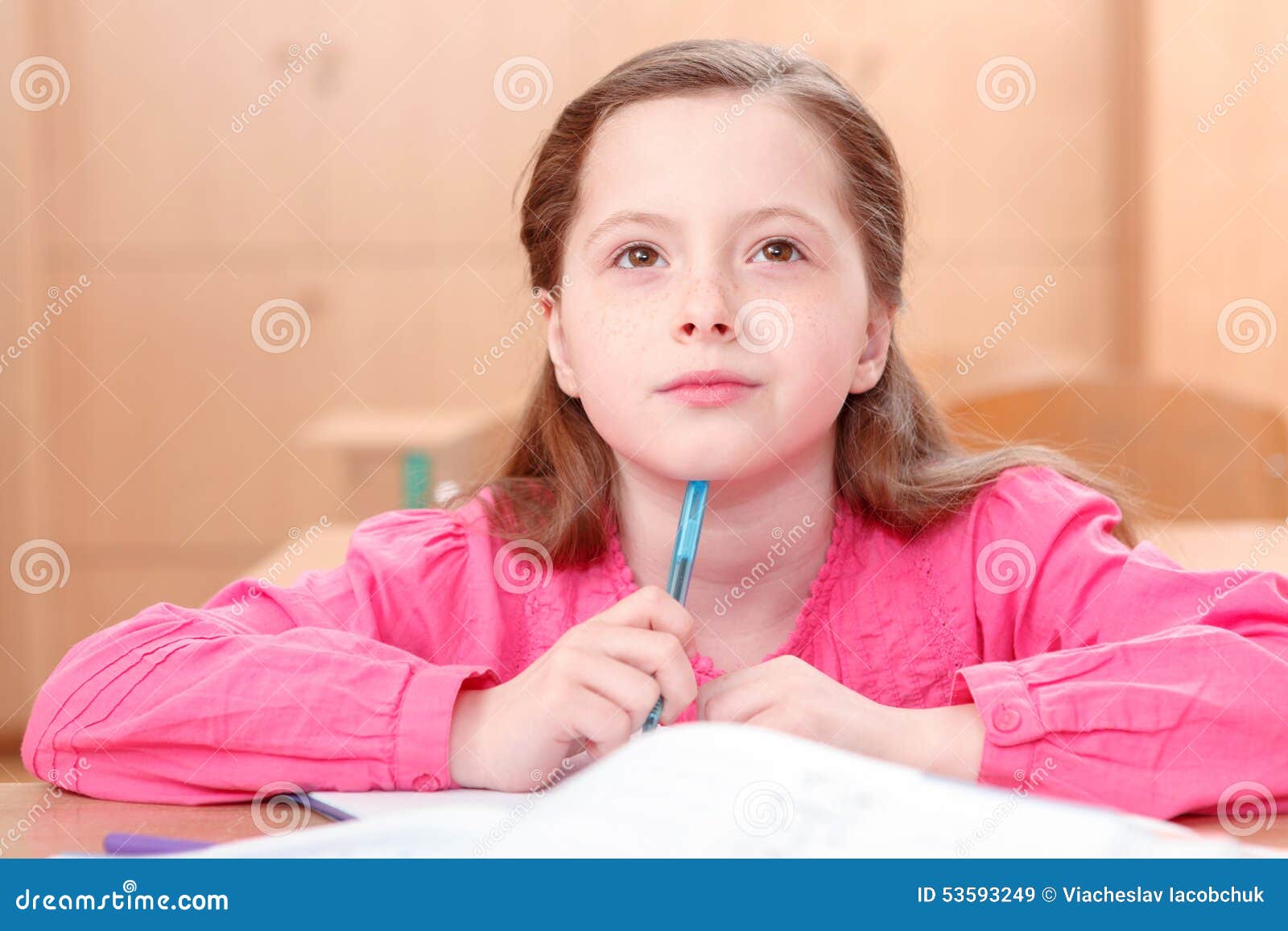 Nadenkend Meisje Tijdens Klassen Stock Afbeelding - Image of half ...