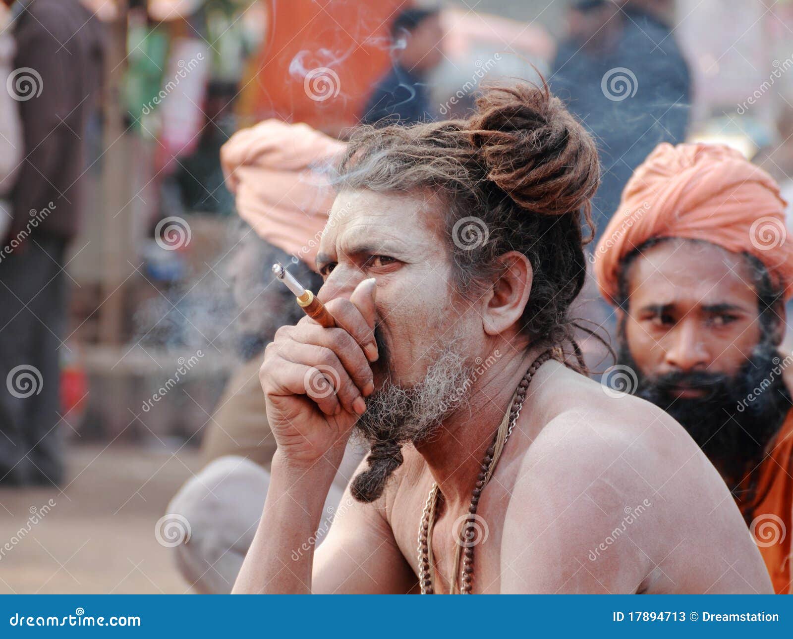NAGA SADHU, UOMINI SANTI in INDIA Fotografia Stock Editoriale ...