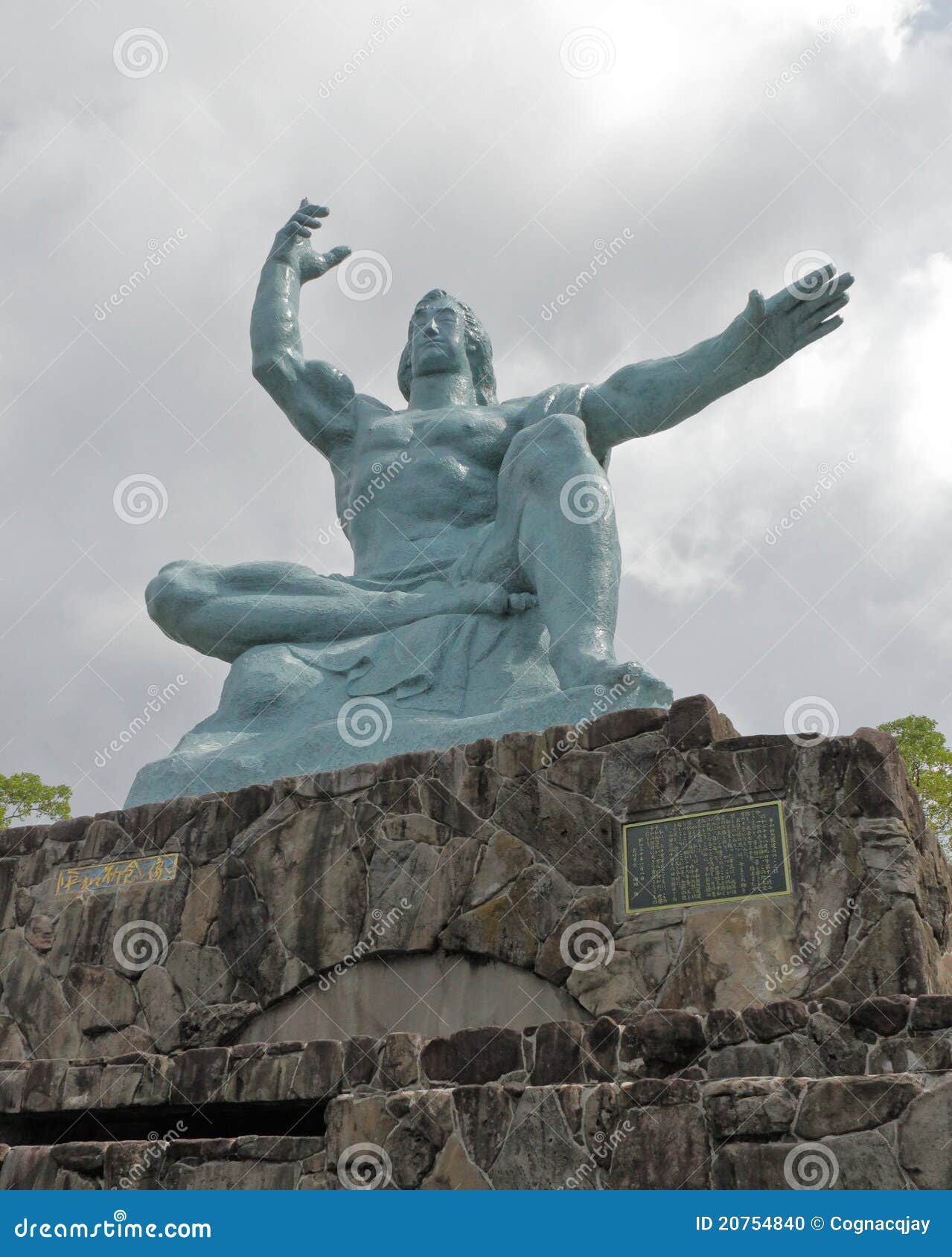 The Nagasaki Peace Statue editorial image. Image of statue - 20754840