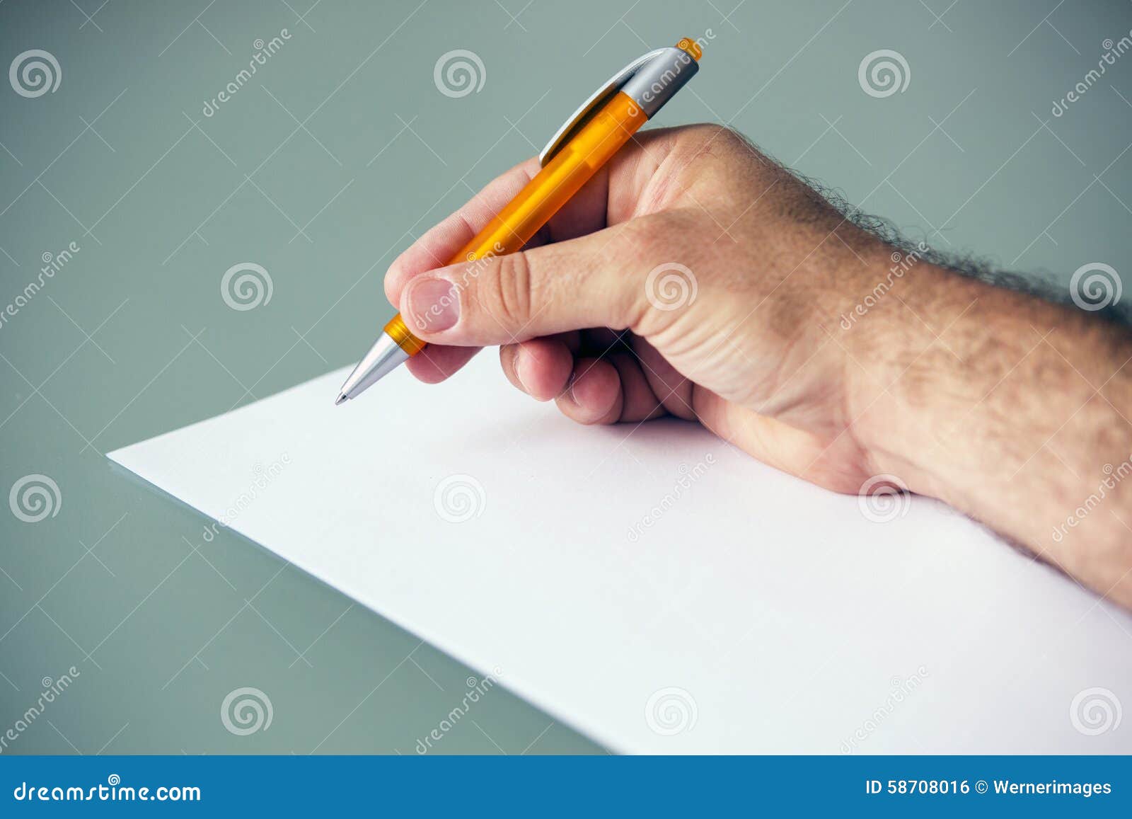 Nahaufnahme Der Hand Mit Stift Und Papier Stockfoto - Bild von ...
