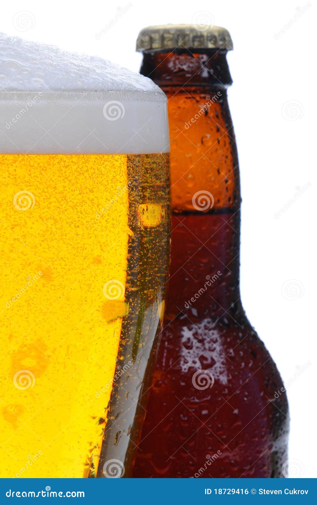 Nahaufnahme Eines Bier-Glases Und Der Flasche Stockfoto - Bild von ...