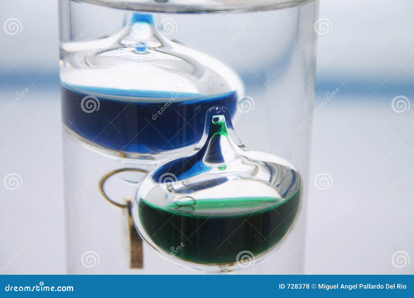 Nahaufnahme Eines Galileo-Thermometers Stockfoto - Bild von grün ...