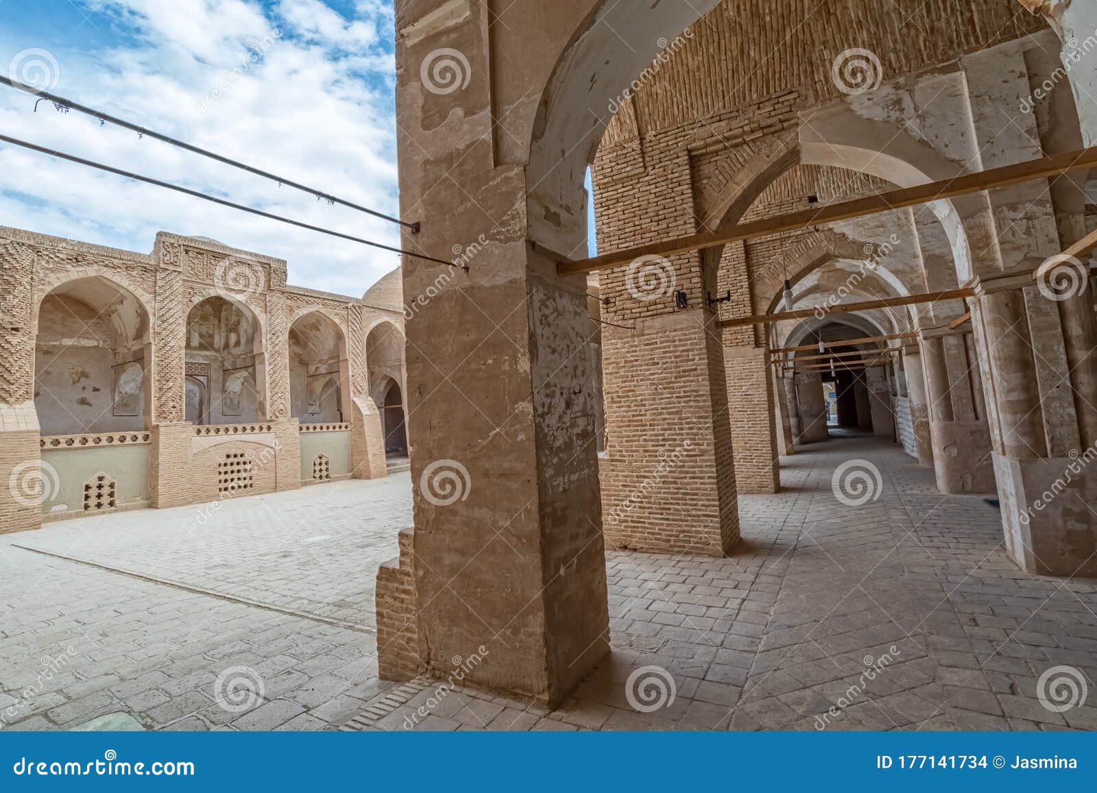 Nain Old Mosque Architecture Editorial Stock Image - Image of courtyard ...
