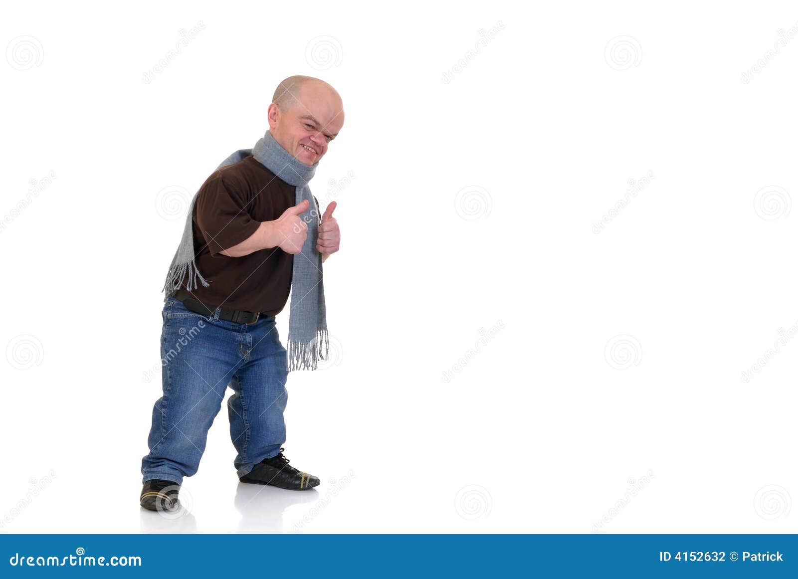 Nain, petit homme photo stock. Image du studio, nain, confiant - 4152632