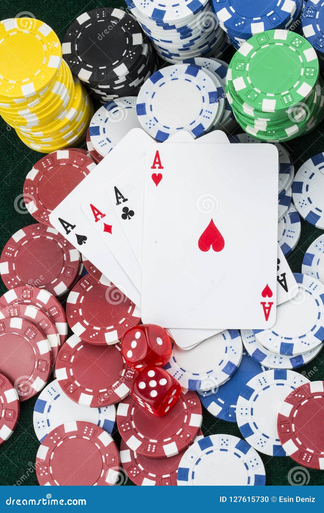 Naipes De Ace Con Los Dados Rojos Foto de archivo - Imagen de apostar ...