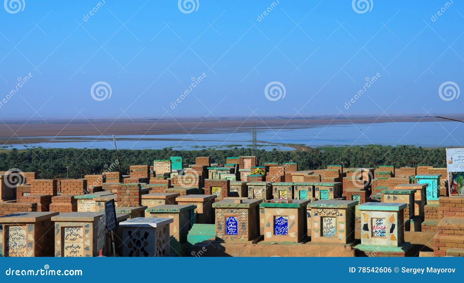 Najaf Muslim Cemetery, Iraq Editorial Photo - Image of largestmiraq ...