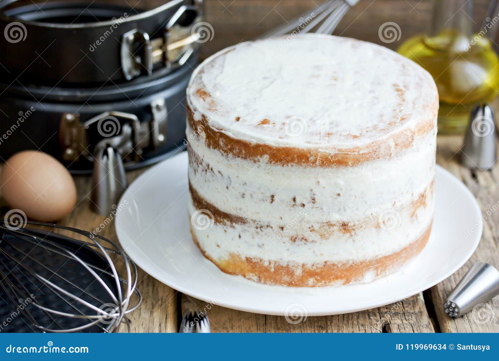 Naked Cake, Whip Cream Cake Without Topping On The Table Stock ...