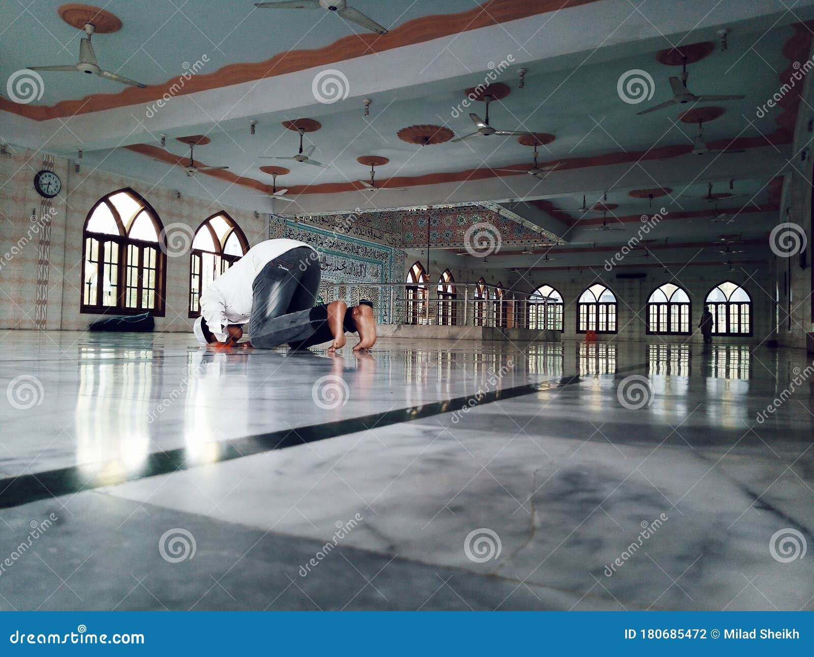 Namaz in mosque editorial photography. Image of floor - 180685472