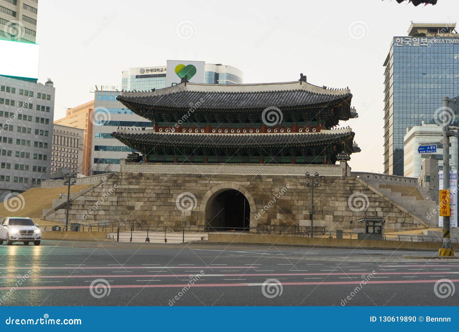 Namdaemoon, the South Gate of Seoul, South Korea. Editorial Image ...