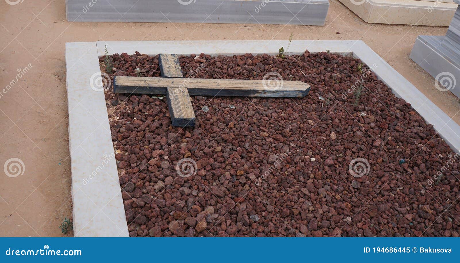 Nameless Grave in the Cemetery Stock Image - Image of grass, memorial ...