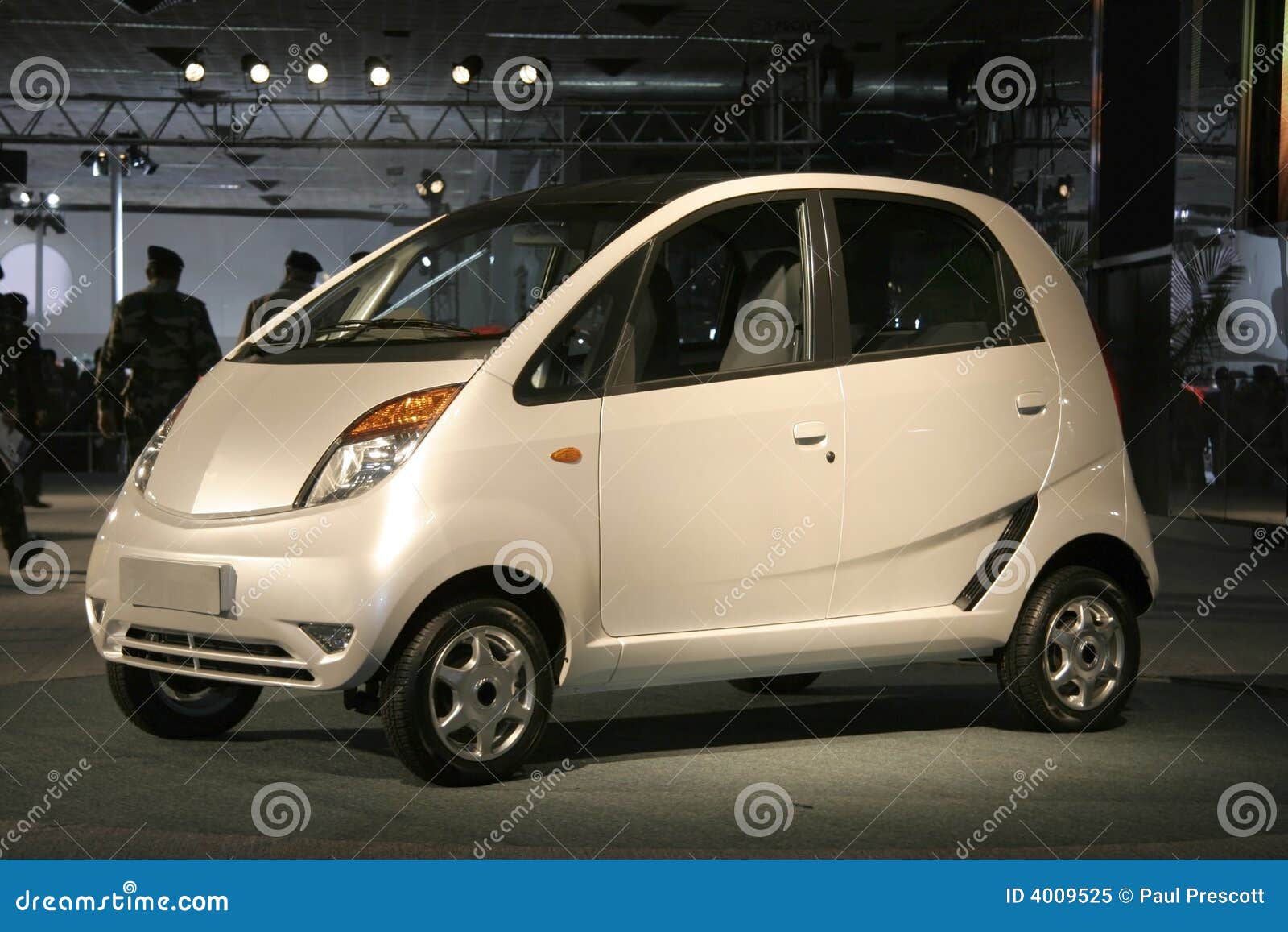 Nano at Auto Expo in Delhi, Editorial Image - Image of shiny, tata: 4009525