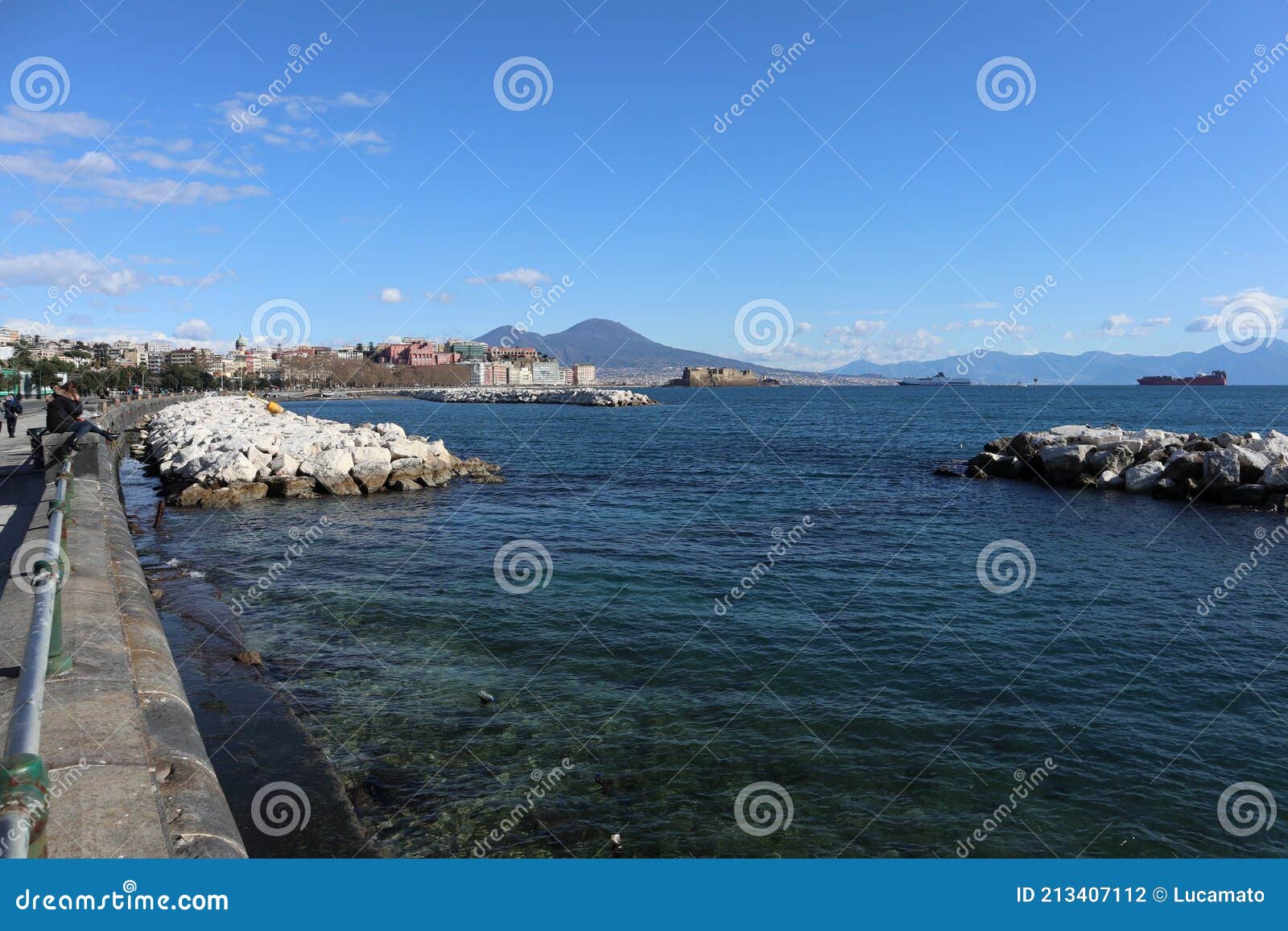 Napoli – Panorama Dal Lungomare Caracciolo Stock Photo - Image of ...