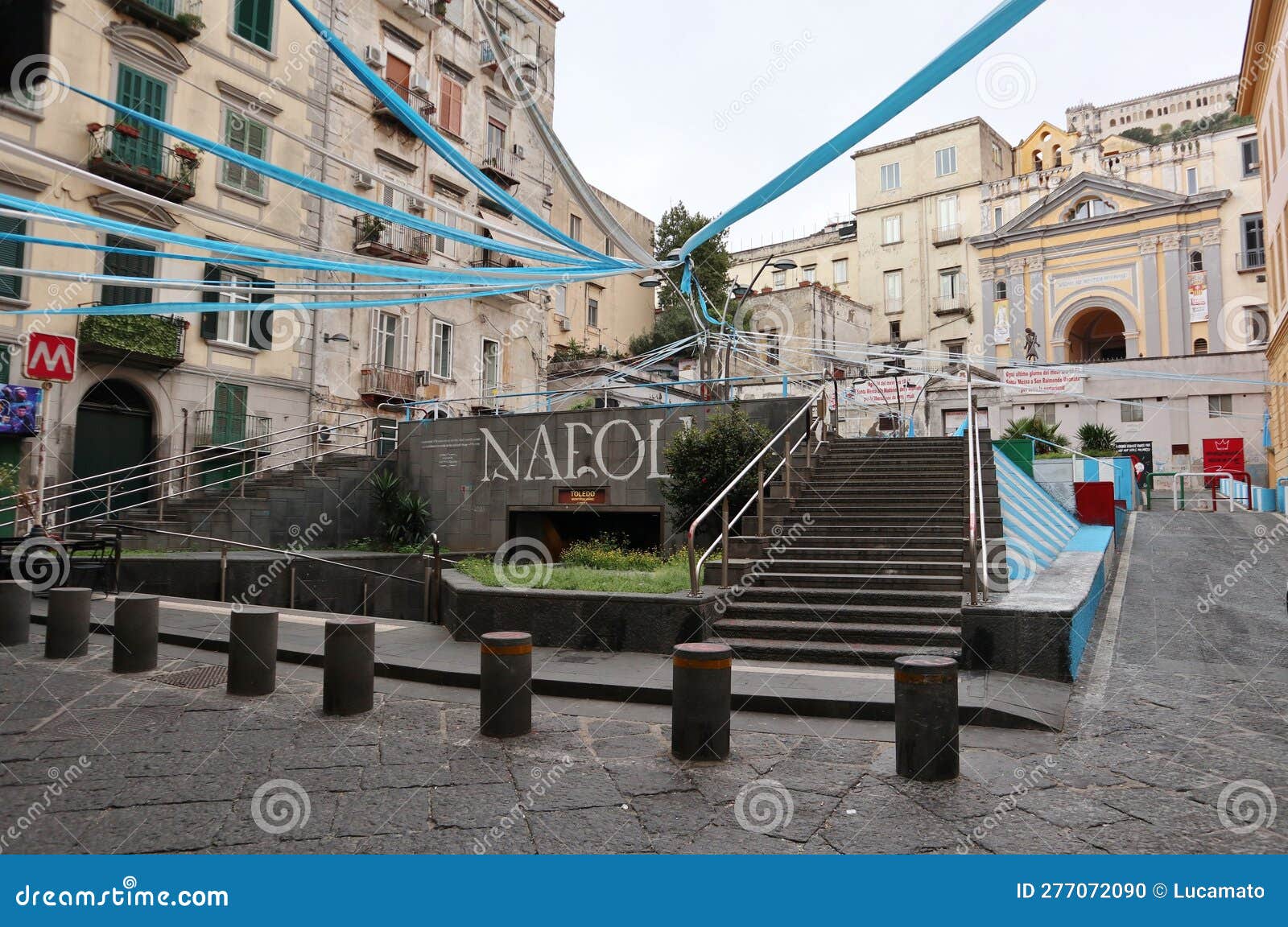 Napoli - Piazza Montecalvario Editorial Image - Image of tourists ... Napoli - Piazza Montecalvario Editorial Image - Image of tourists ...