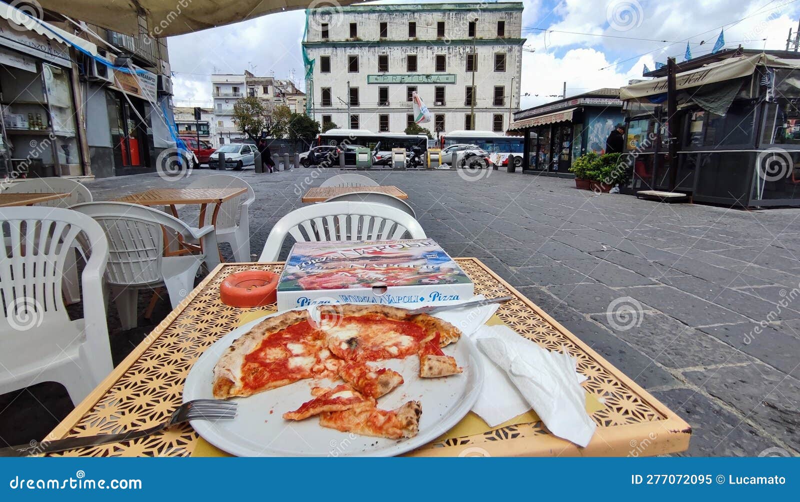 Napoli - Pizza Forza Napoli in Piazza San Francesco a Capuana Editorial ...