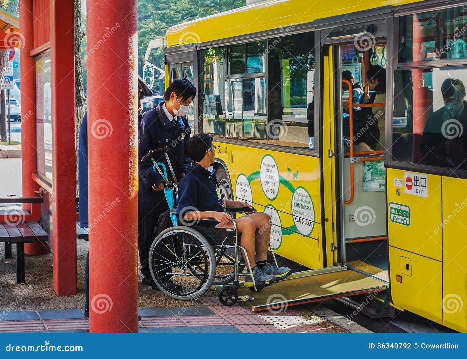 Nara Loop Bus fotografía editorial. Imagen de recorrido - 36340792
