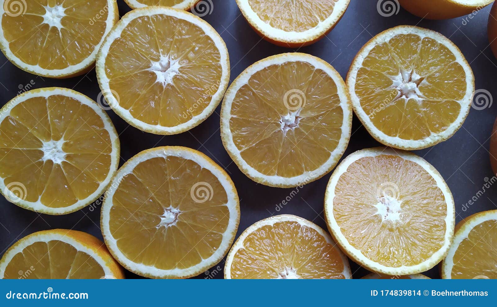 Naranjas En Rodajas En La Cocina Foto de archivo - Imagen de medio ...