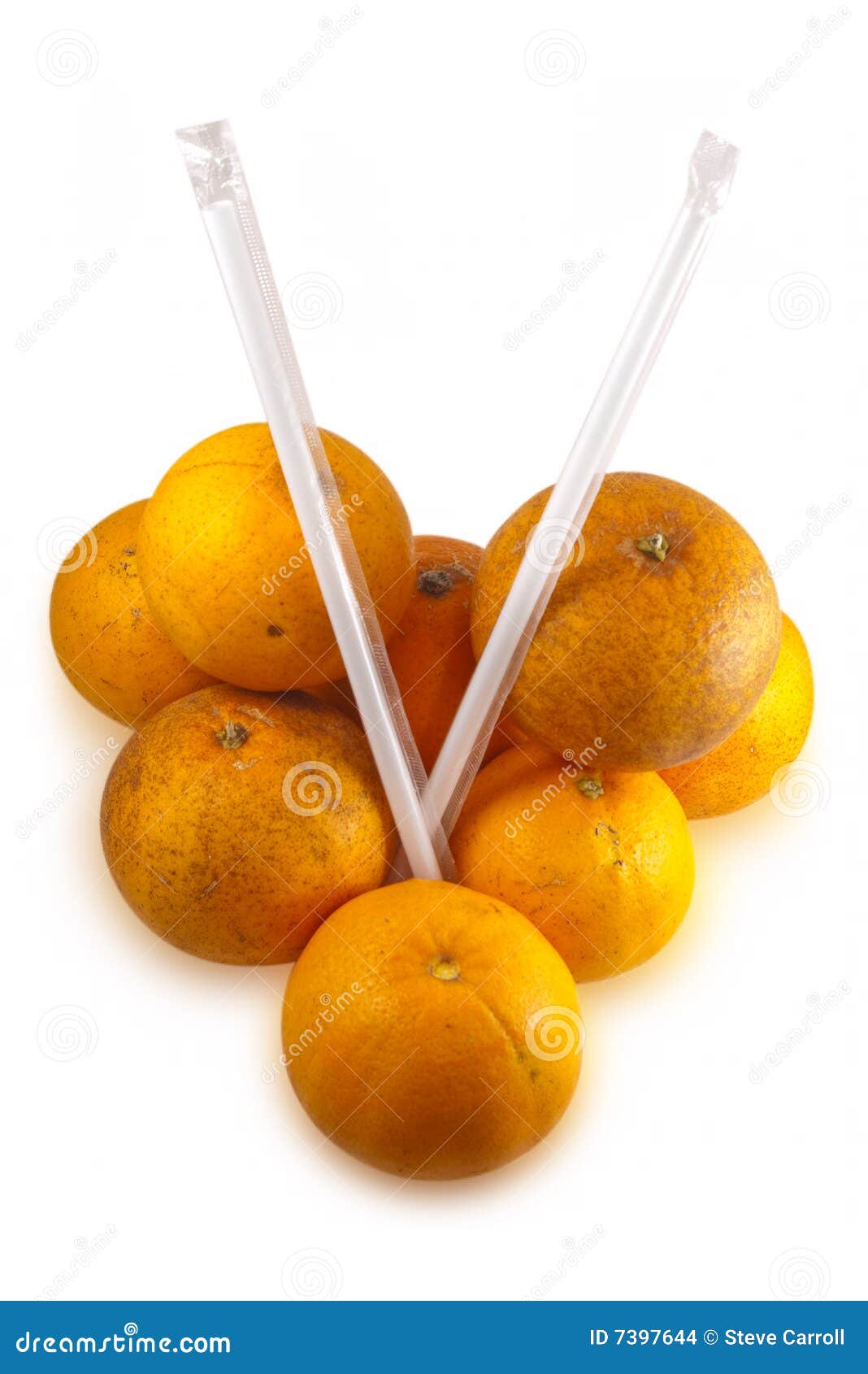Naranjas Verdaderas Aisladas En Blanco Foto de archivo - Imagen de ...