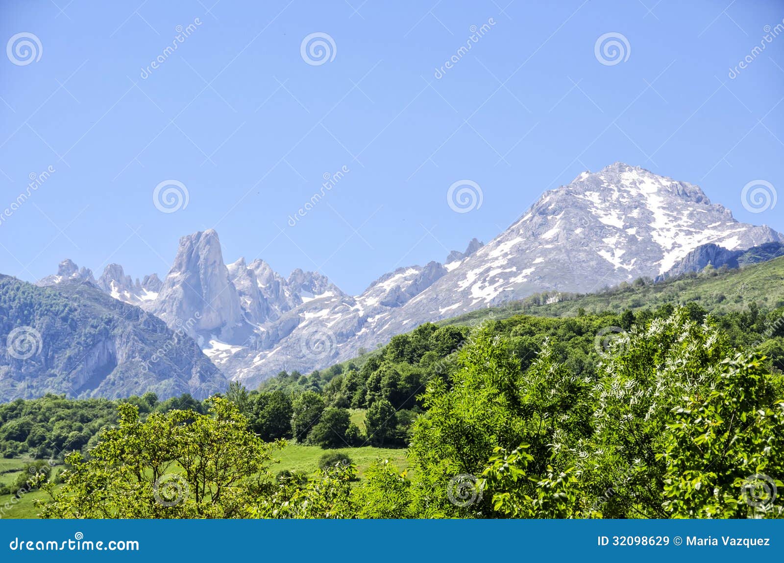 The Naranjo De Bulnes, Known As Picu Urriellu, Is A Limestone Peak ...