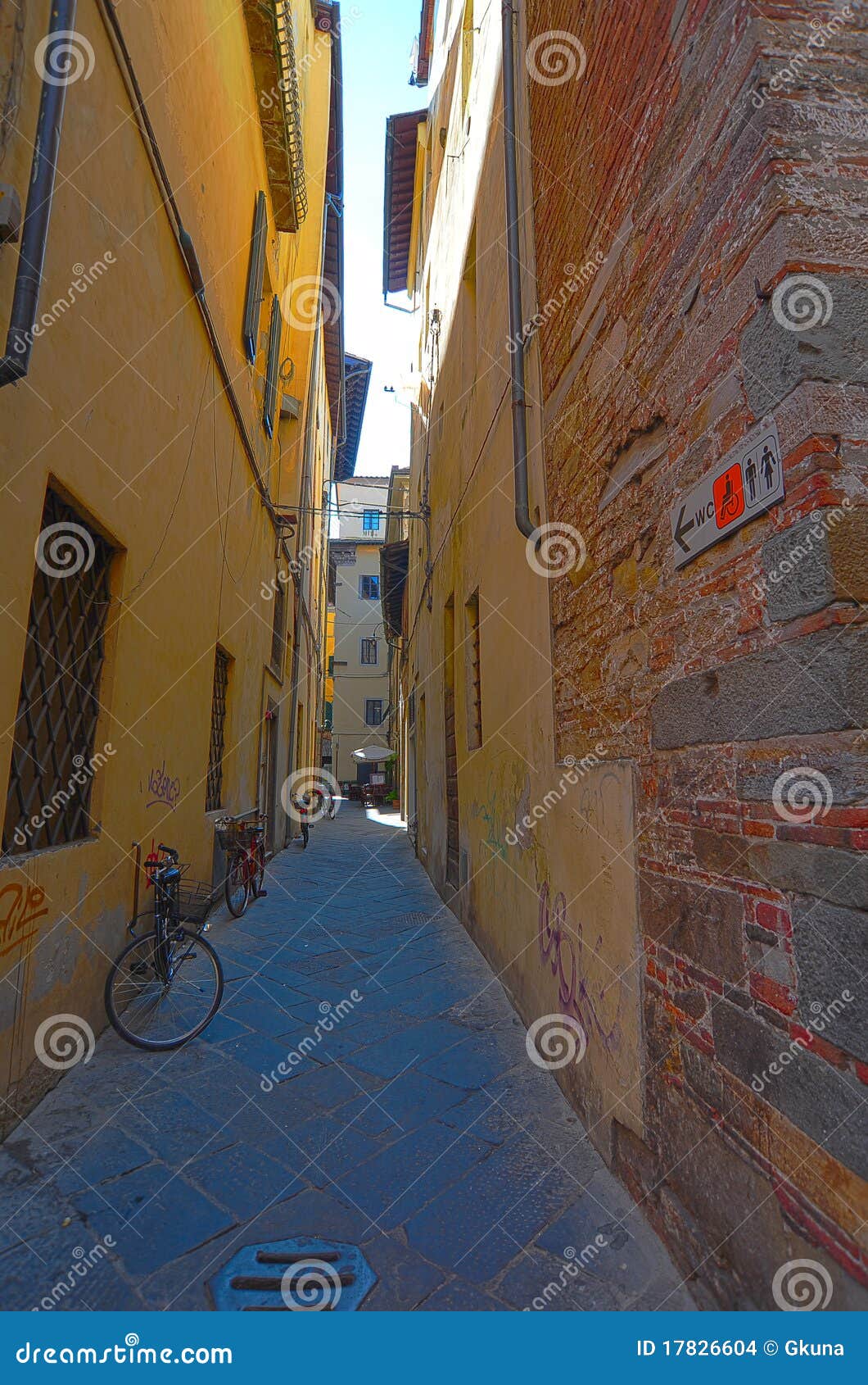 Narrow Alley stock photo. Image of antique, building - 17826604