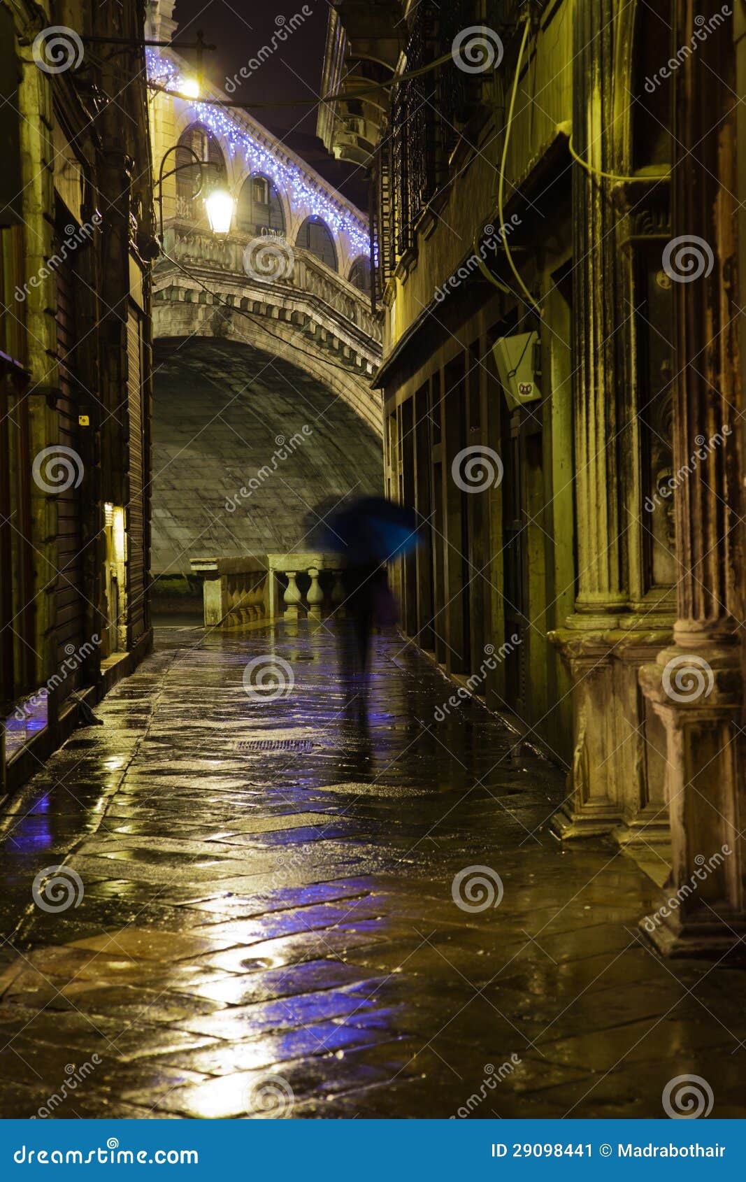 Narrow Alley in Venice at Night Stock Image - Image of road, buildings ...