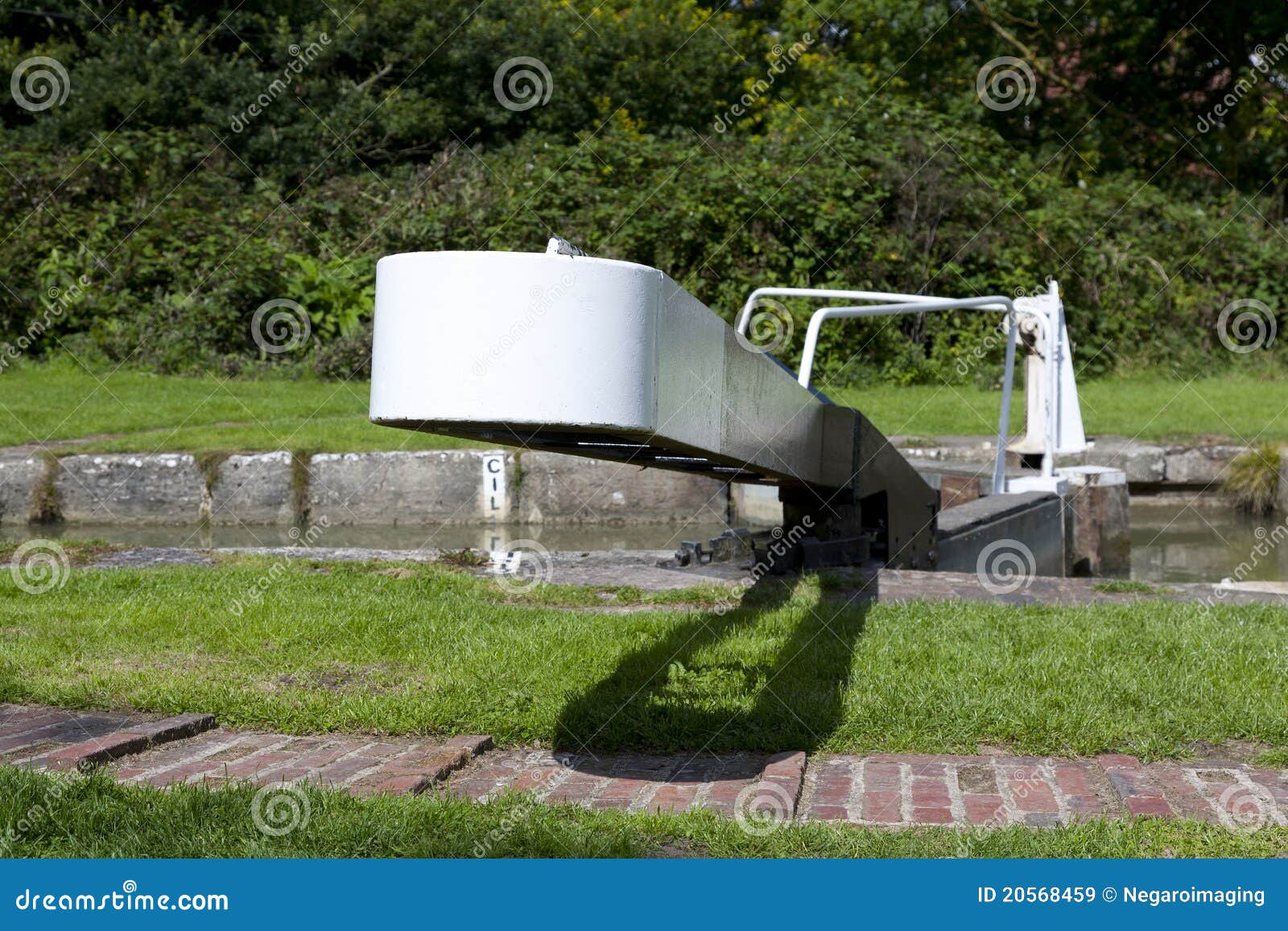 Narrow boat lock gate stock image. Image of embankment - 20568459