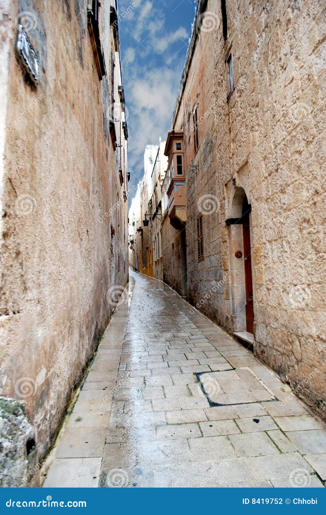 Narrow cobbled alley stock photo. Image of empty, cobbled - 8419752