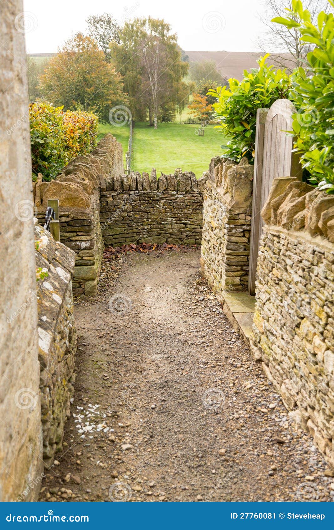 Narrow Footpath between Cotswold Stone Walls Stock Image - Image of ...