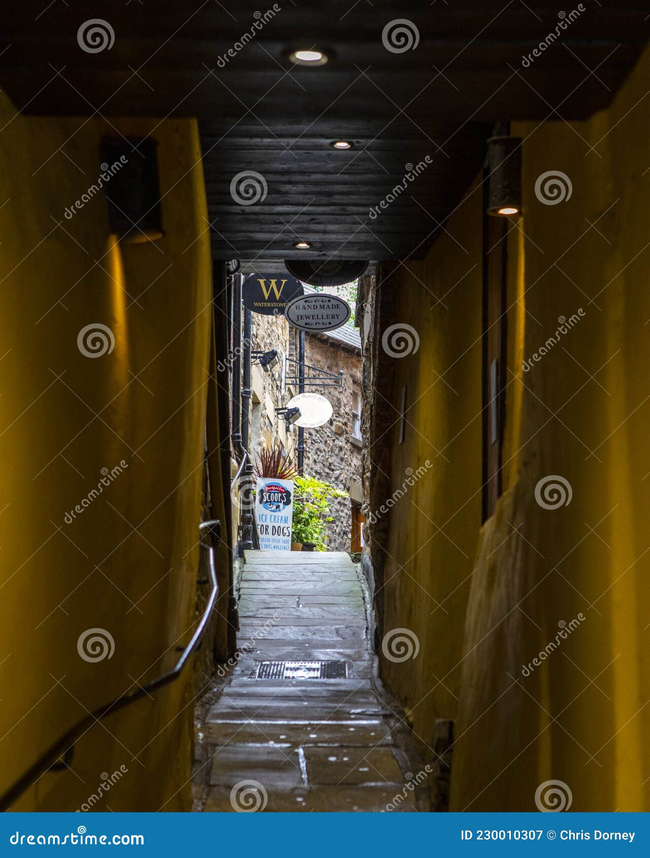 Narrow Passageway in Durham, UK Editorial Photography - Image of great ...