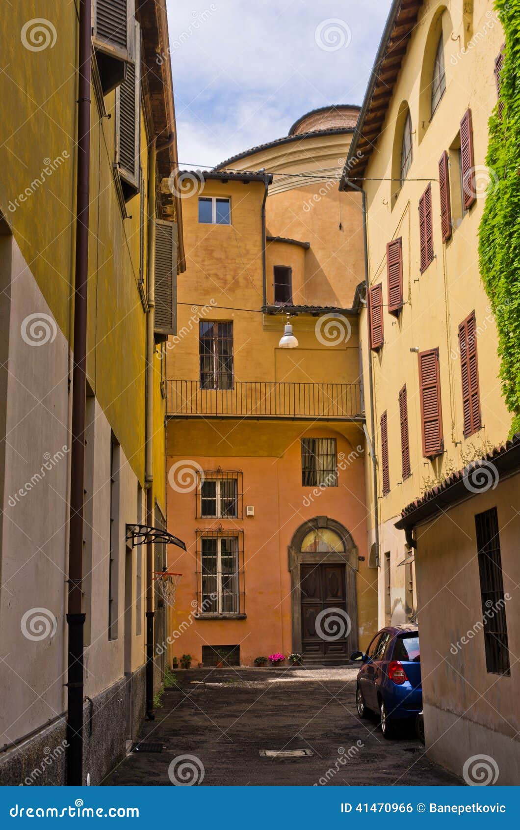 Narrow Streets of Historic Downtown of Parma, Emilia-Romagna Stock ...