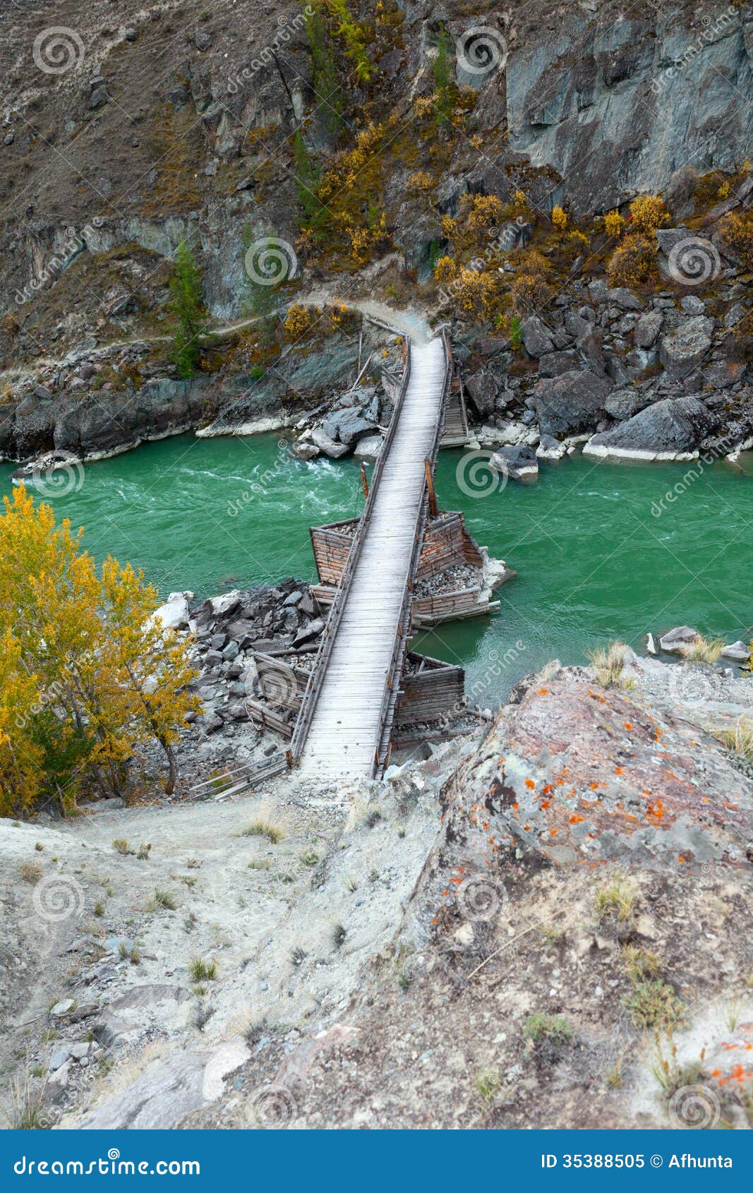 A narrow wooden bridge stock image. Image of nature, ravine - 35388505