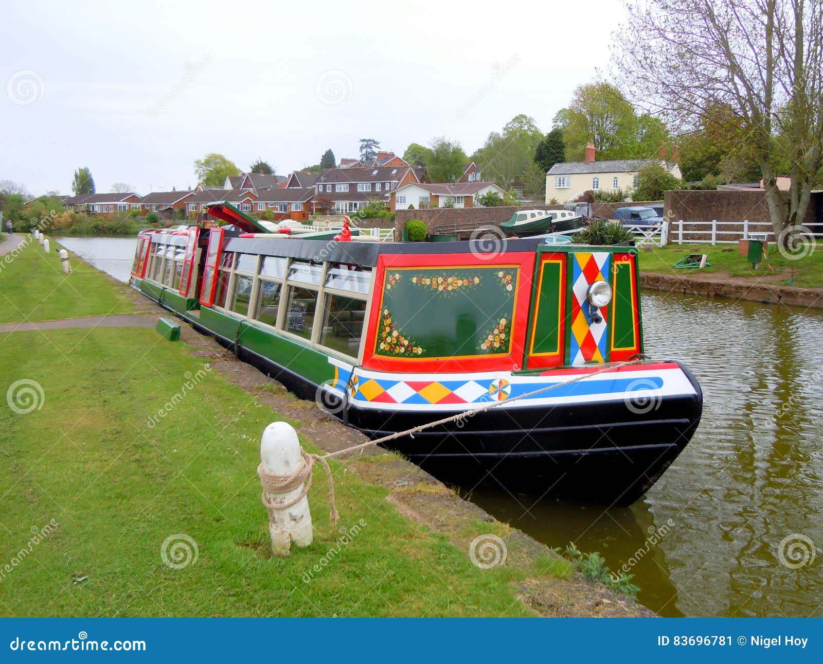 Narrowboat fotografering för bildbyråer. Bild av transport - 83696781