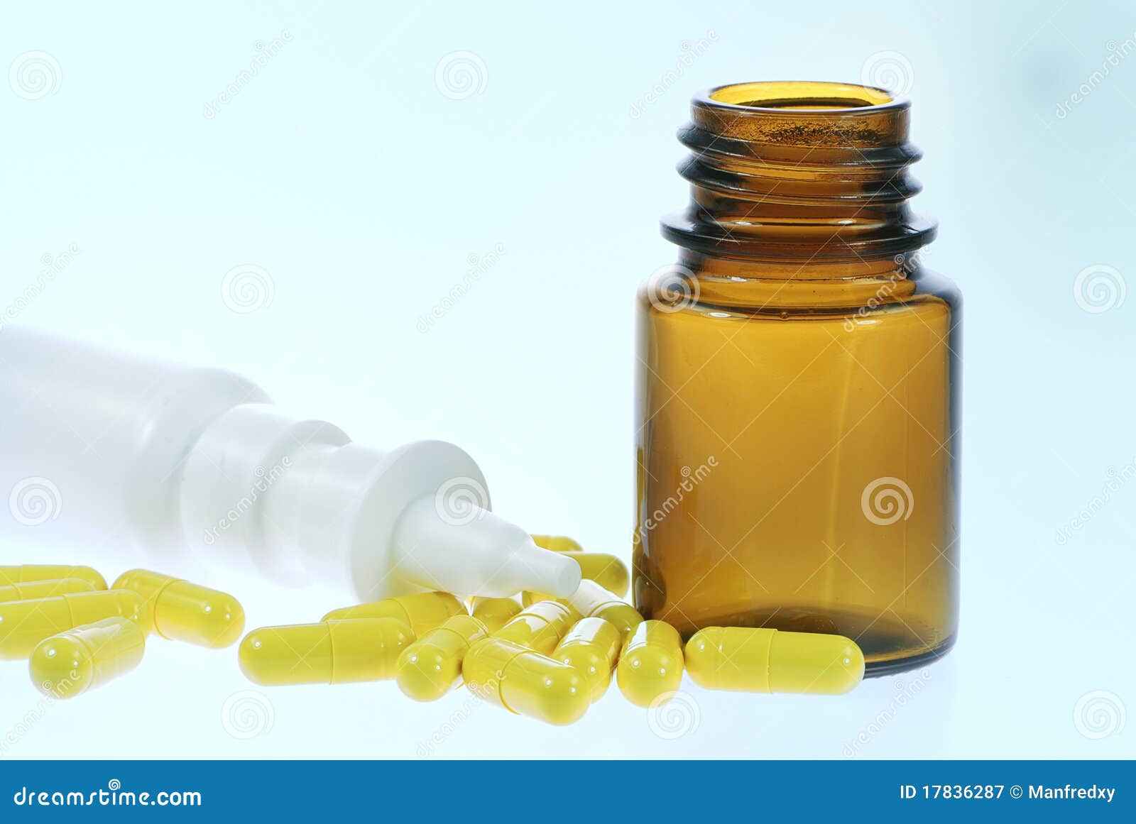 Nasaler Spray und Kapseln stockbild. Bild von sprühen - 17836287