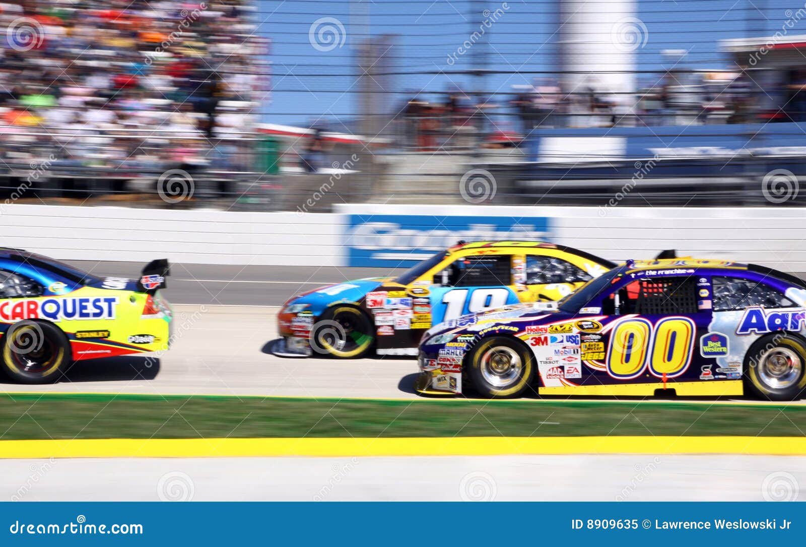 NASCAR 09 - Catch Me If You Can! Editorial Image - Image of drive ...