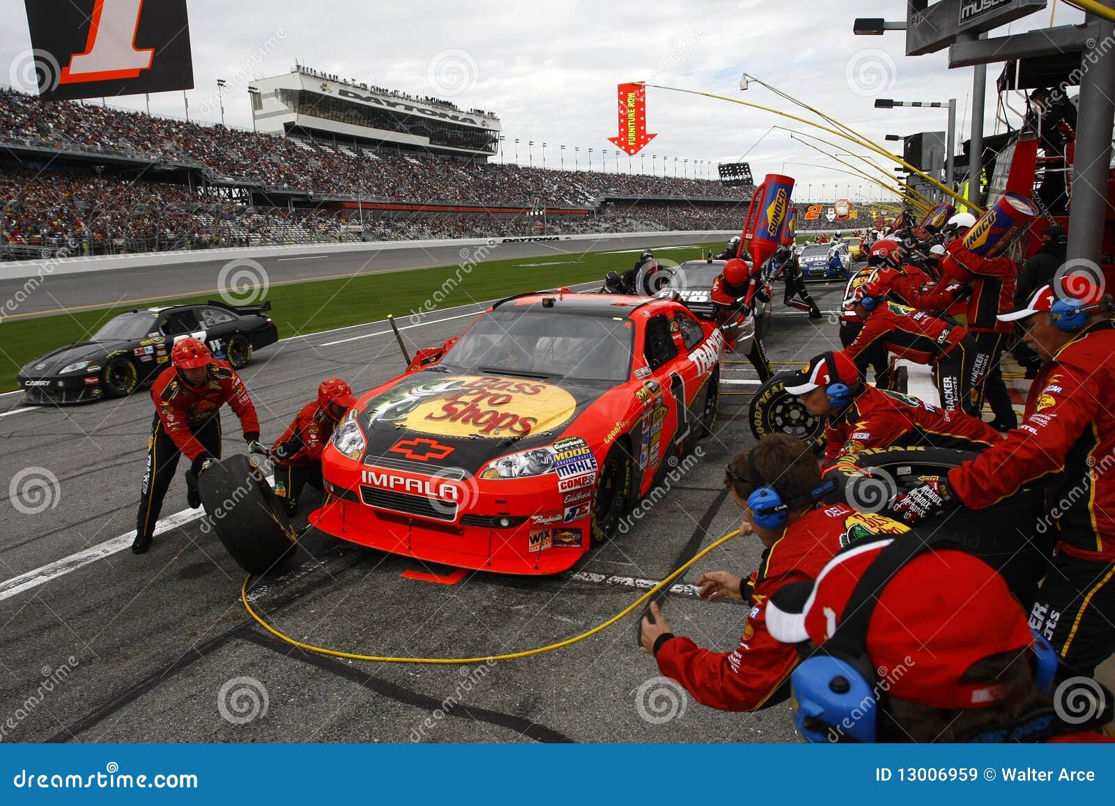NASCAR: February 11 Gatorade Duel 1 Editorial Stock Image - Image of ...