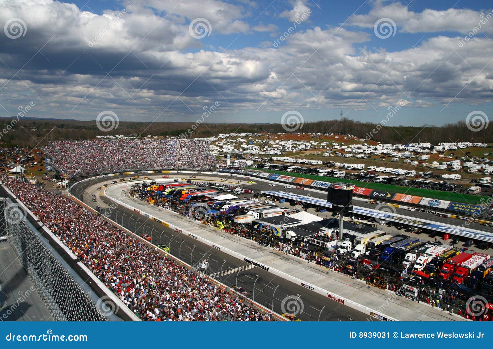 NASCAR - Martinsville Speedway Editorial Photo - Image of crowd ...