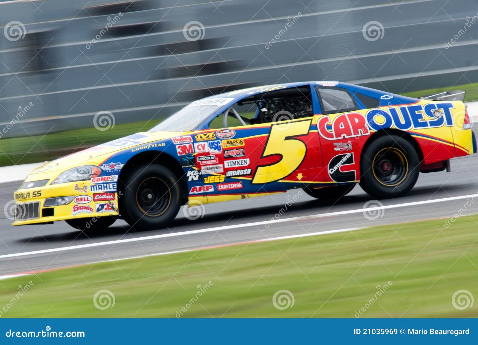 NASCAR racing editorial stock image. Image of horsepower - 21035969
