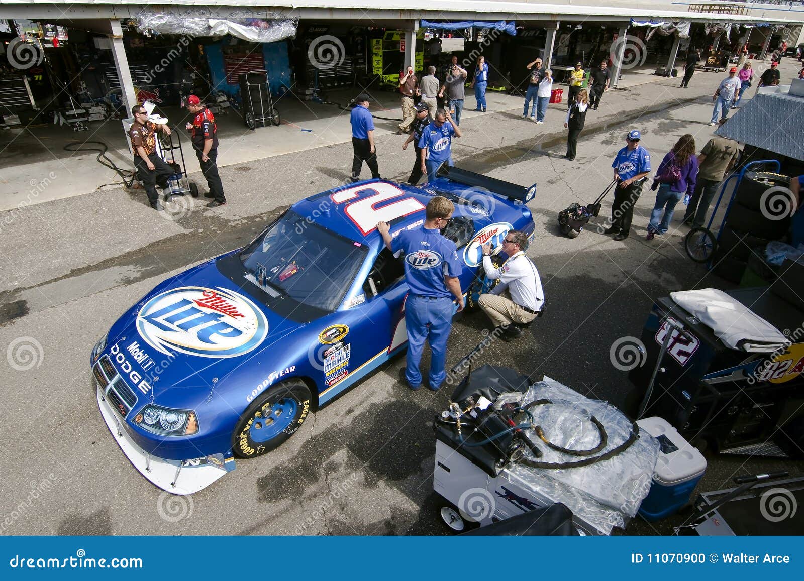 NASCAR: September 25 AAA 400 Editorial Image - Image of d9dovf ...