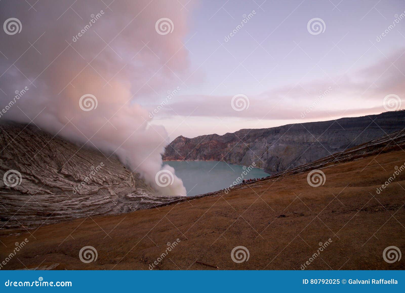 Nascer Do Sol Em Kawah Ijen, Ilha De Java Imagem de Stock - Imagem de ...