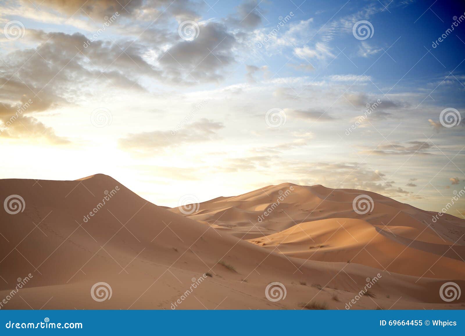 Nascer Do Sol Sobre O Deserto, Marrocos Imagem de Stock - Imagem de ...