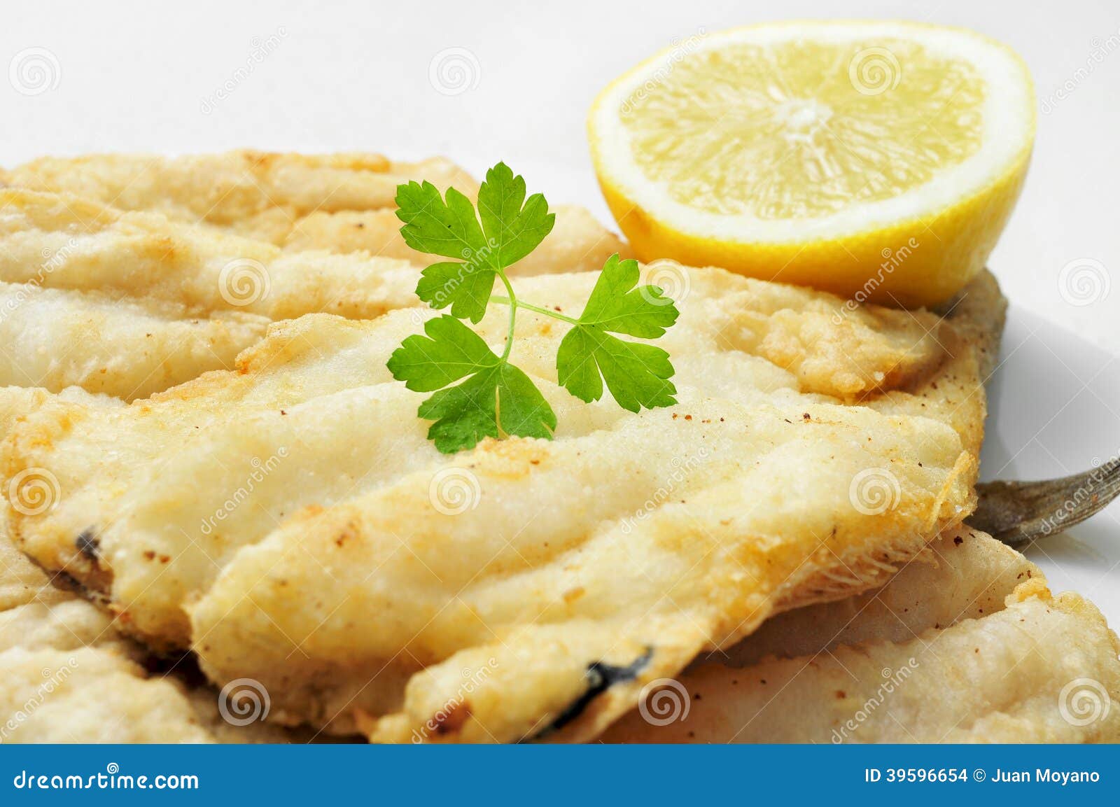 Nasello avariato e fritto fotografia stock. Immagine di merluzzi - 39596654