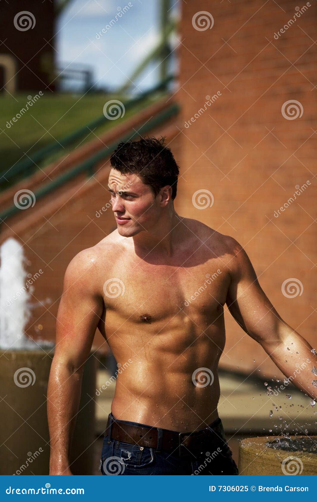 Nasser Bodybuilder stockbild. Bild von arme, gesund, jung - 7306025