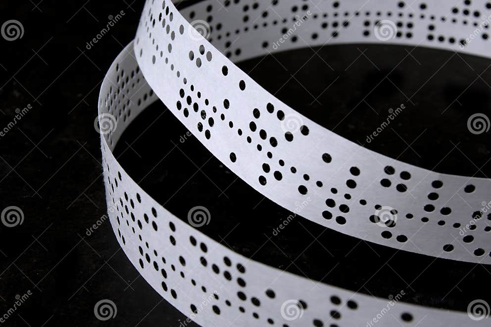 Nastro perforato immagine stock. Immagine di memoria, nero - 8377089