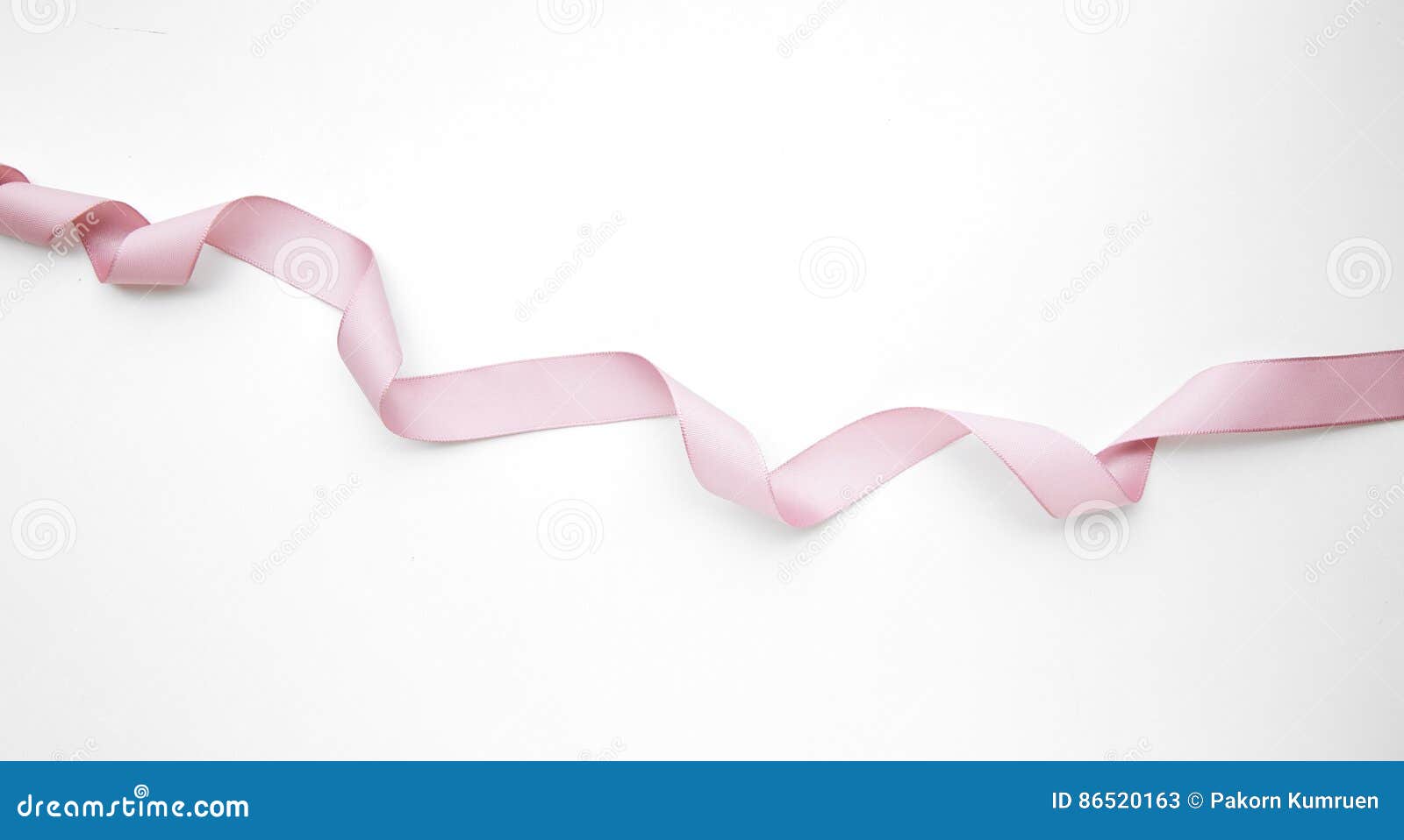 Nastro rosa su bianco immagine stock. Immagine di nessuno - 86520163