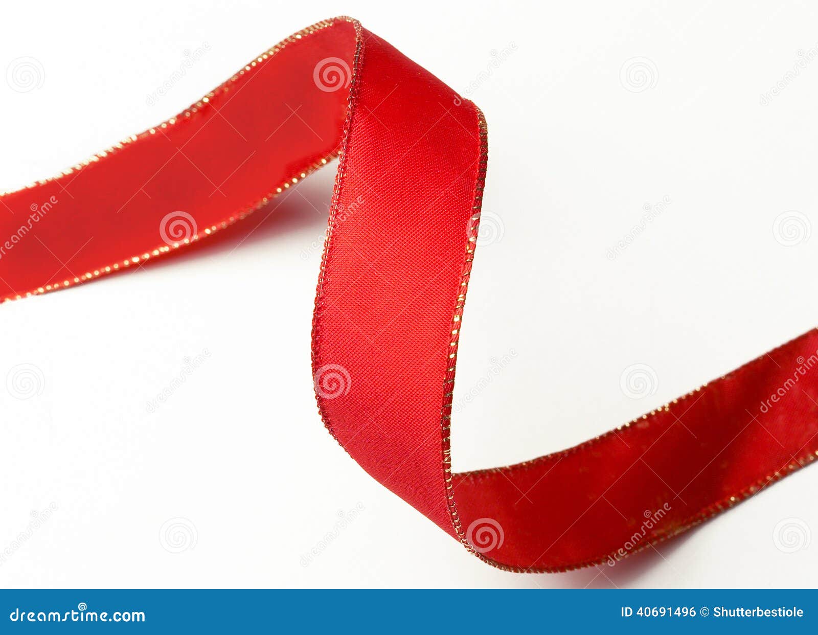 Nastro rosso arricciato fotografia stock. Immagine di celebrazioni ...