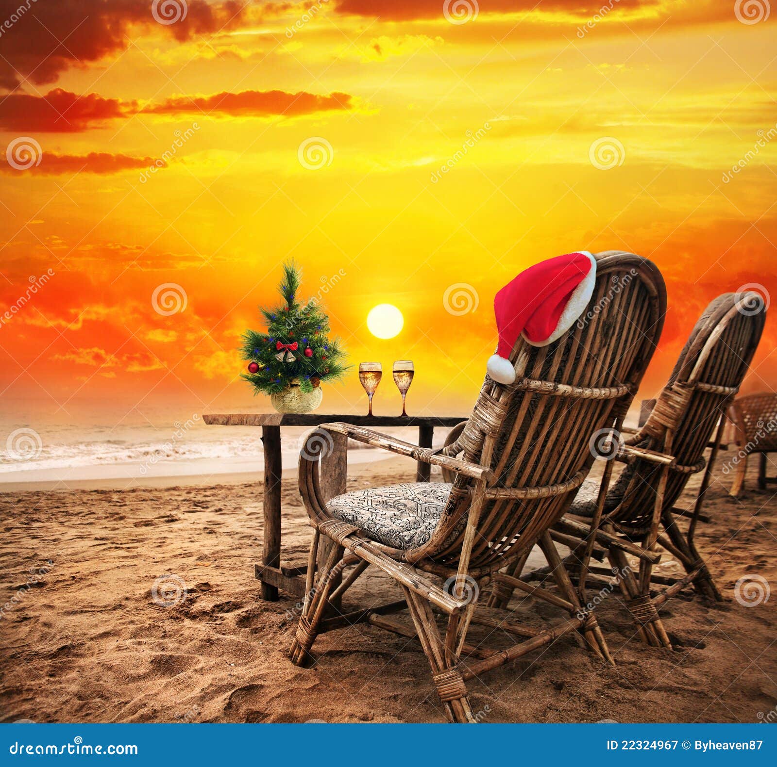 Natal na praia imagem de stock. Imagem de alegre, feliz - 22324967