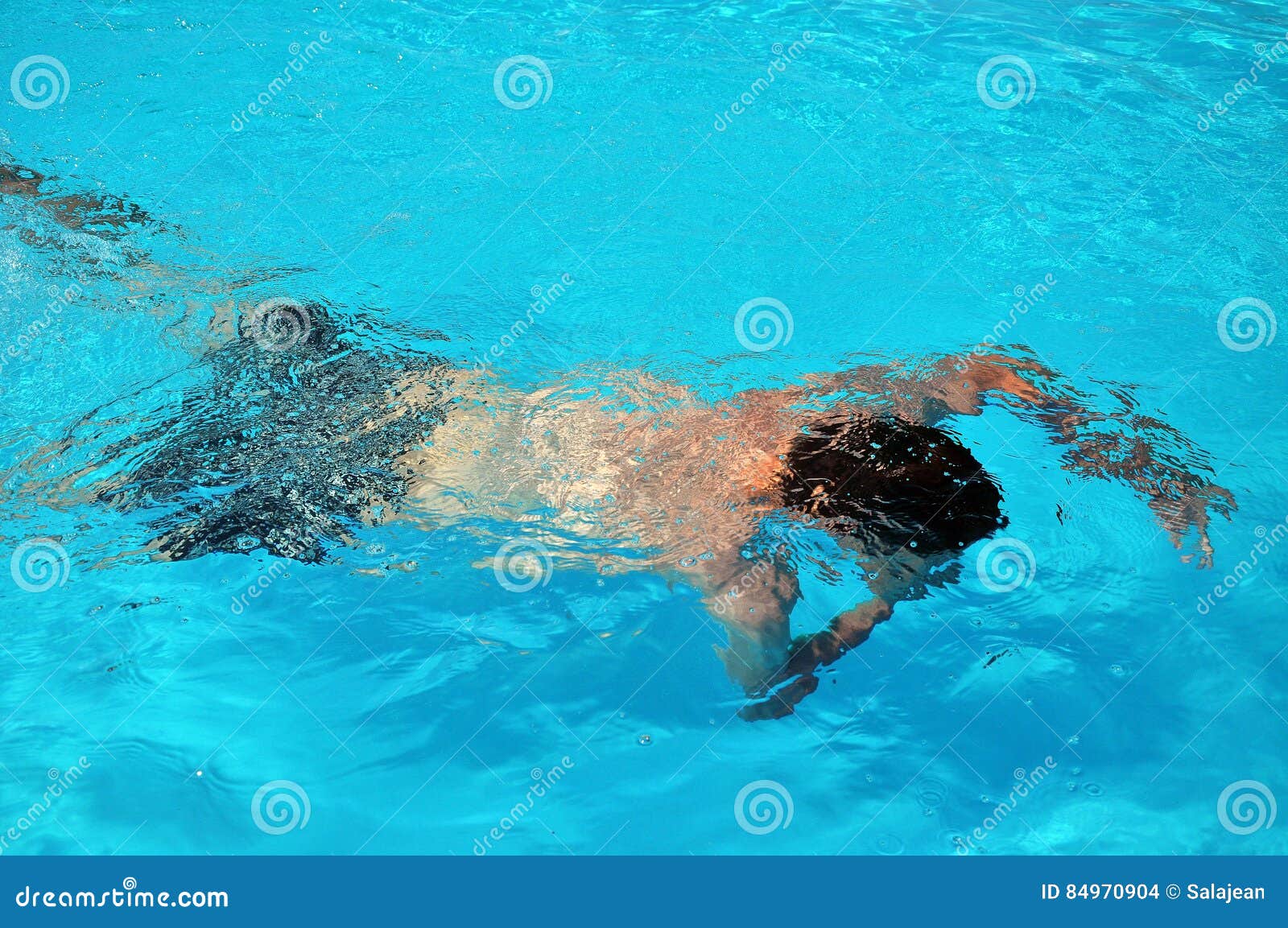 Natation D'homme Sous-marine Photo stock - Image du athlète, exercice ...