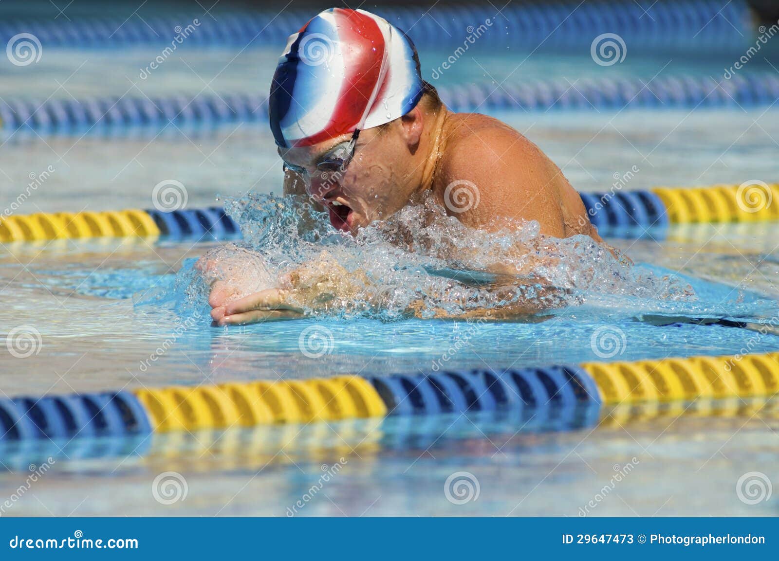 Natation Masculine De Nageur Image stock - Image du horizontal, sport ...