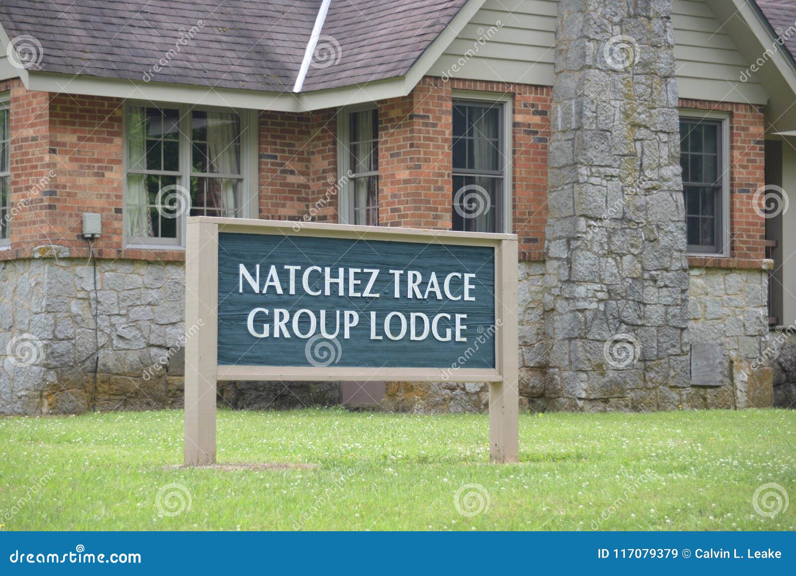 Natchez Trace Group Lodge Sign Imagen de archivo editorial - Imagen de ...